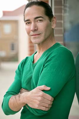 Ricardo Melendez surrenders … to vibes and visions « Arts Independent